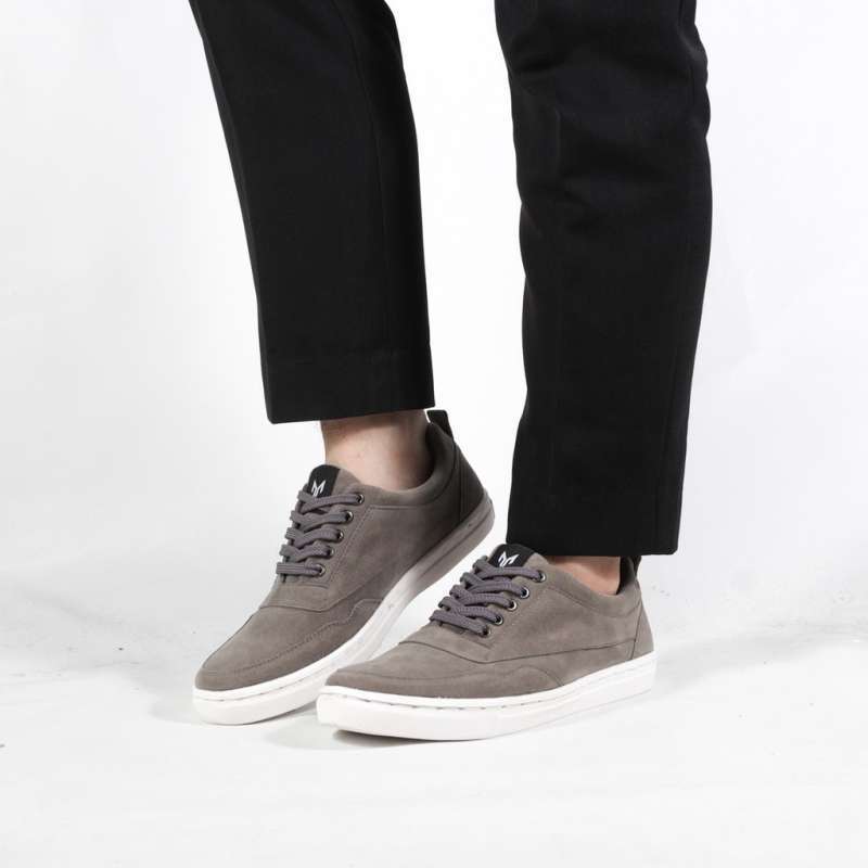Promo Sepatu Sneakers Pria Kets Kerja Casual - Logan 07 Warna Abu Bahan Suede - 43 Diskon 27% Di ...