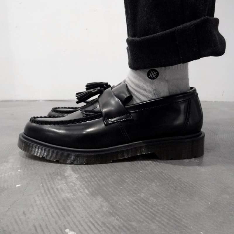 Jual Dr Martens Adrian Tassel Black Docmart Solovair - 42 Di Seller Wd ...