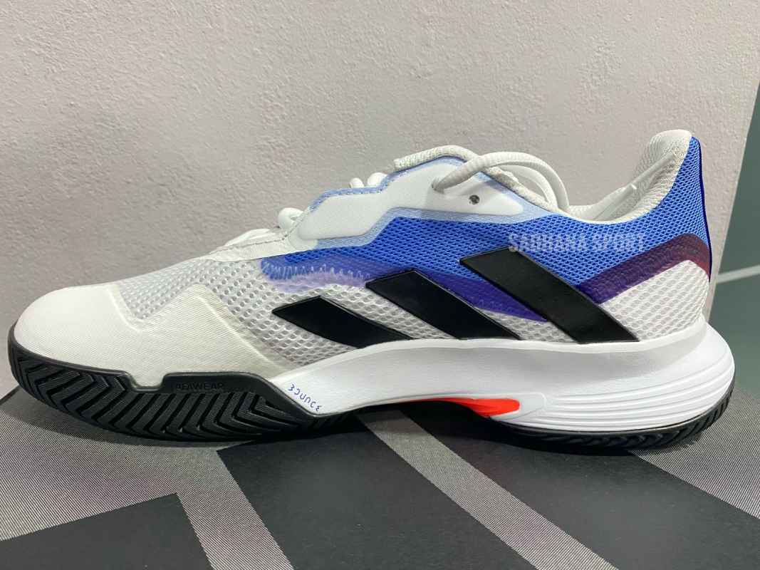 Jual Sepatu Tenis Adidas Courtjam Control Putih Hitam Biru [HQ 8468] di ...