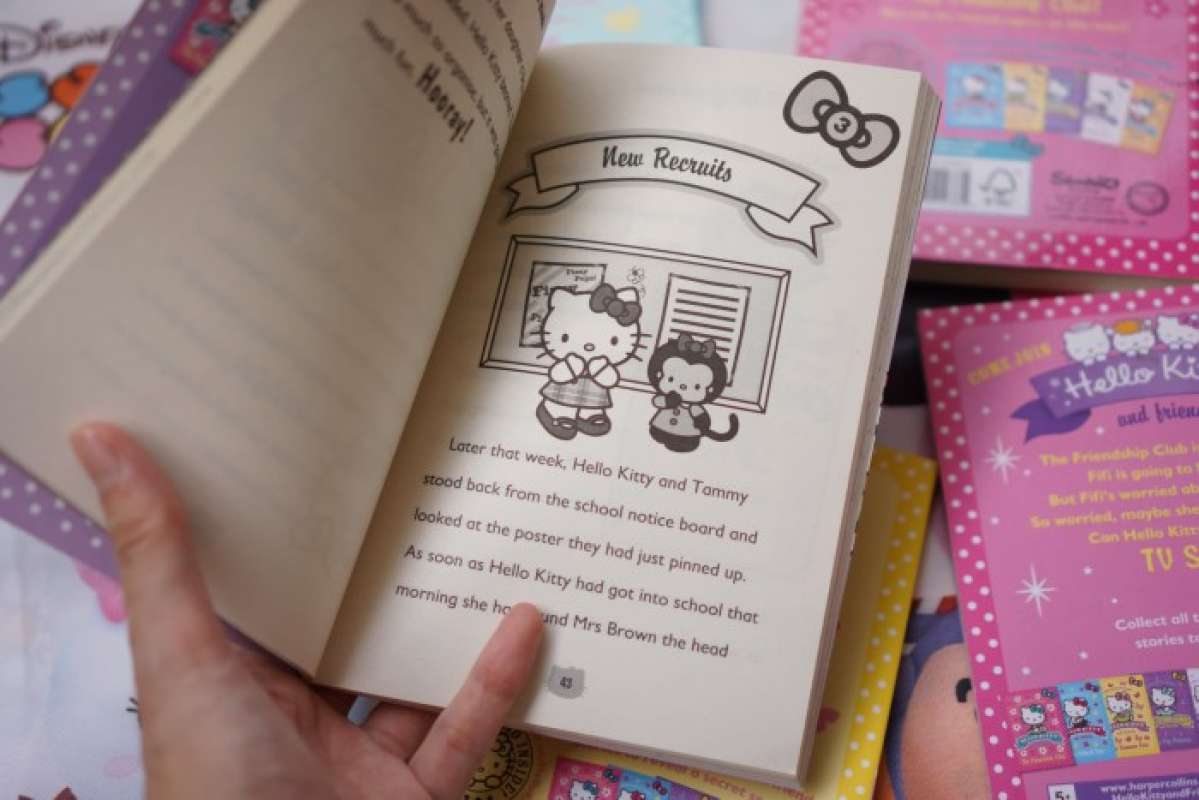 Promo Hello Kitty Sanrio Comic English - Buku Cerita Anak Import Diskon ...