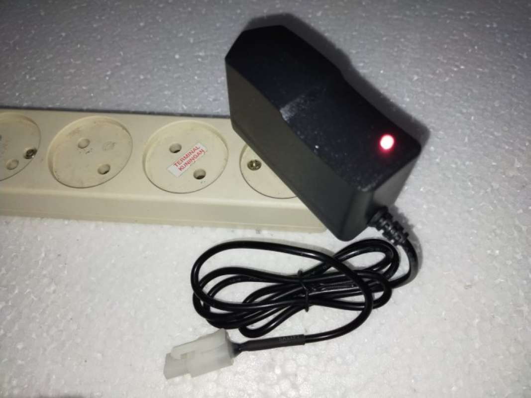 Jual Quick Charger Cas Mobil Rc Soket Putih 2pin Adaptor Baterai 12v ...