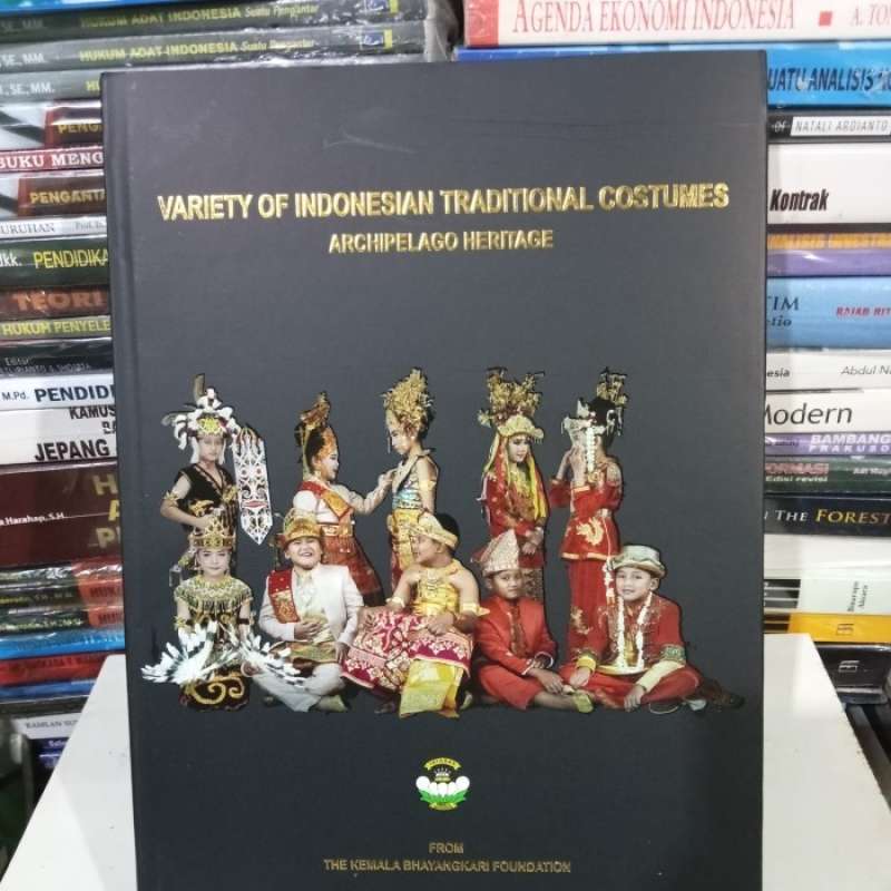 Jual Buku Variety Of Indonesian Traditional Costumes Archipelago ...