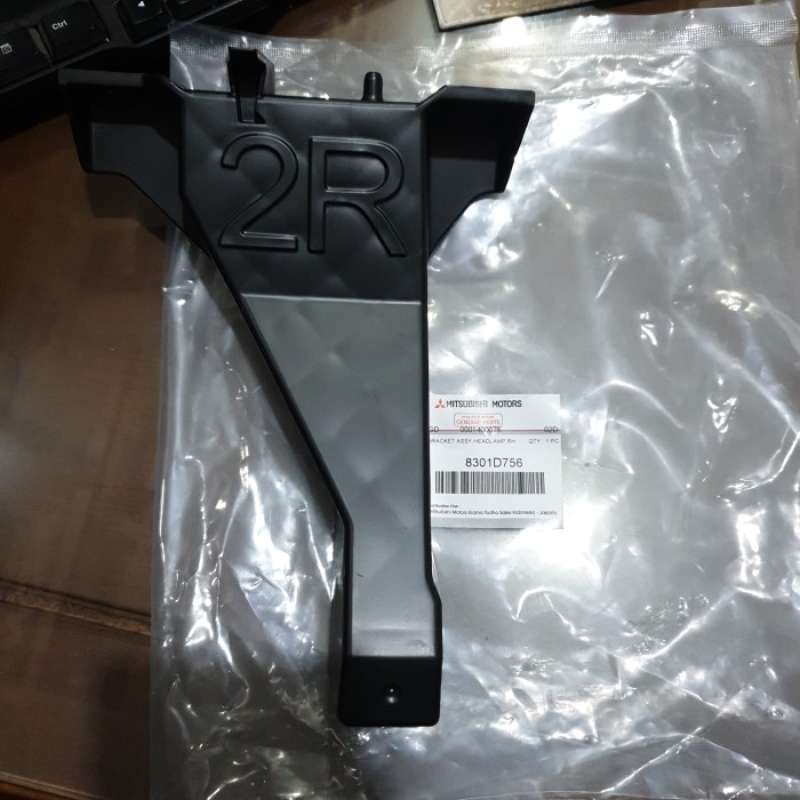 Promo Bracket Bawah Headlamp Depan Kanan Xpander Gen2 2022 8301d756 ...