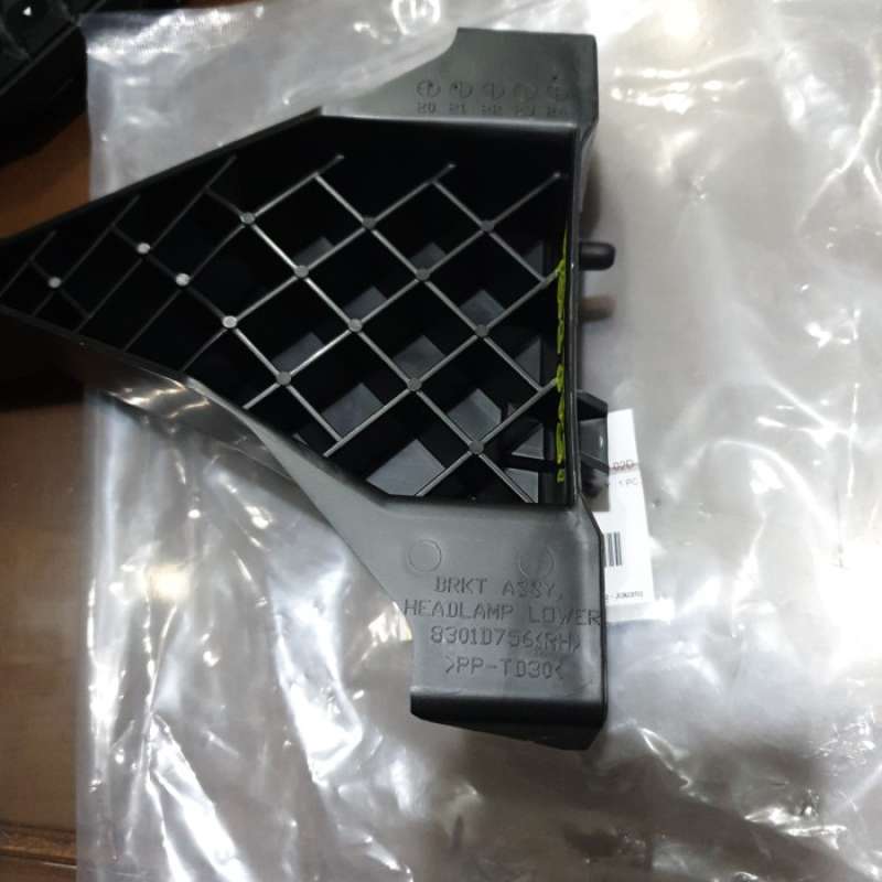 Promo Bracket Bawah Headlamp Depan Kanan Xpander Gen2 2022 8301d756 ...