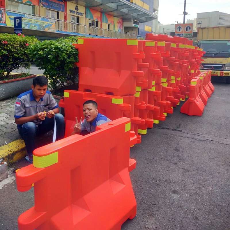 Jual Road Barrier Pembatas Jalan Merek Viva / Road Barrier Standar ...