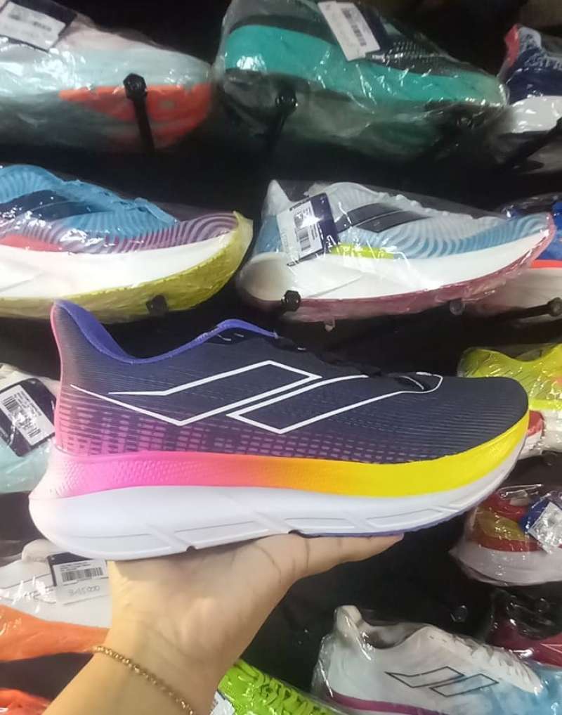 Jual Sepatu Running Mills Enermax Stream Original - Black/ Magenta ...