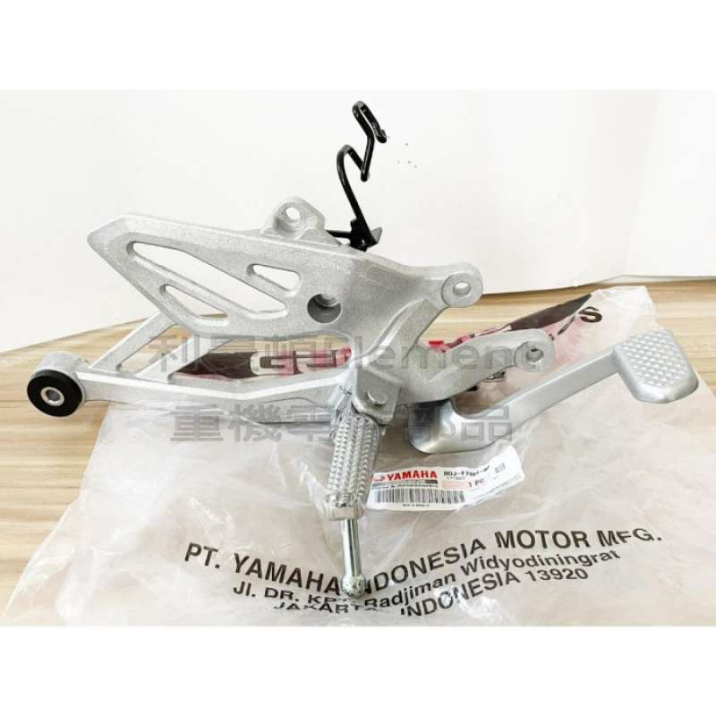 Promo Footrest Assy Foot Step Depan Kanan Komplit New R15 V4 R15m ...