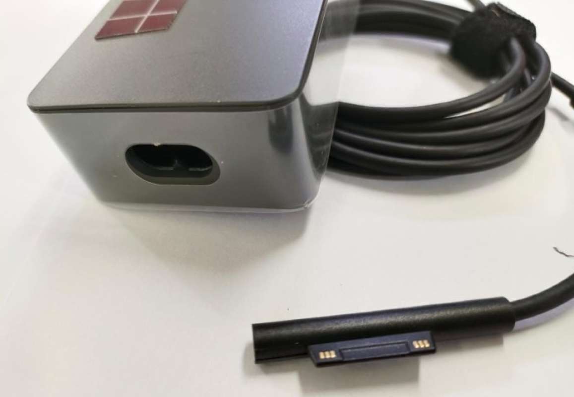 Promo Adaptor Charger Microsoft Surface Pro 3 4 5 6 7 X 15v Diskon 23% ...