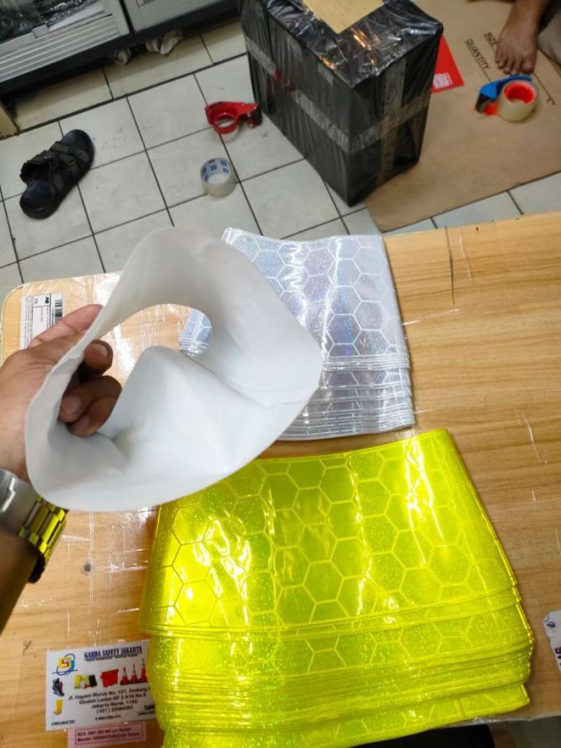 Promo STICKER REFLEKTIF TRAFFIC CONE DOUBLE KUNING SIER Diskon 23% di ...