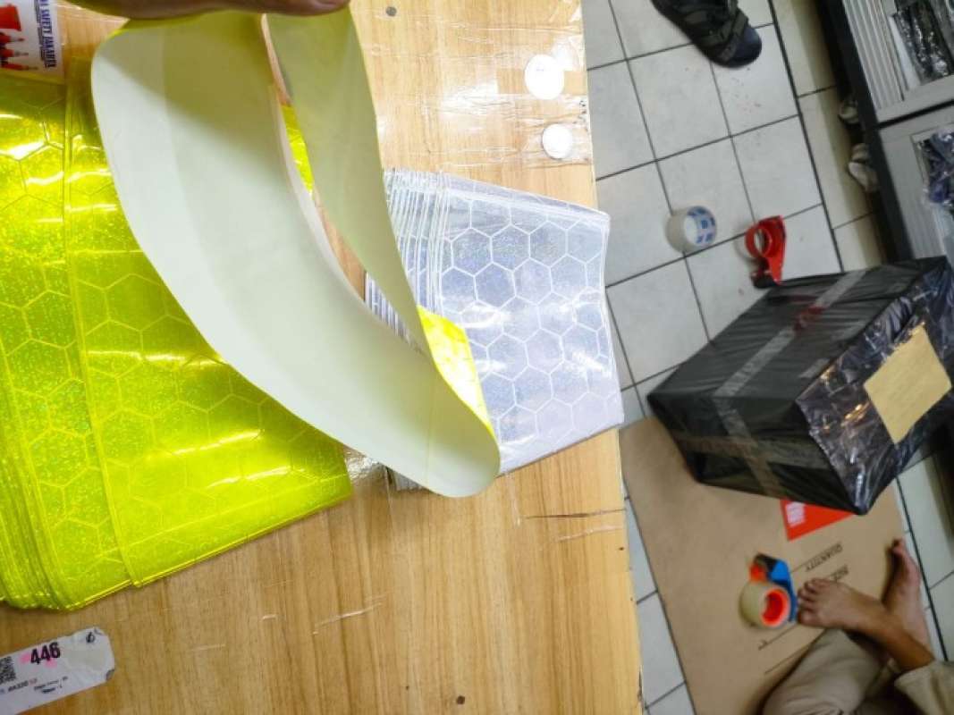 Promo STICKER REFLEKTIF TRAFFIC CONE DOUBLE KUNING SIER Diskon 23% di ...