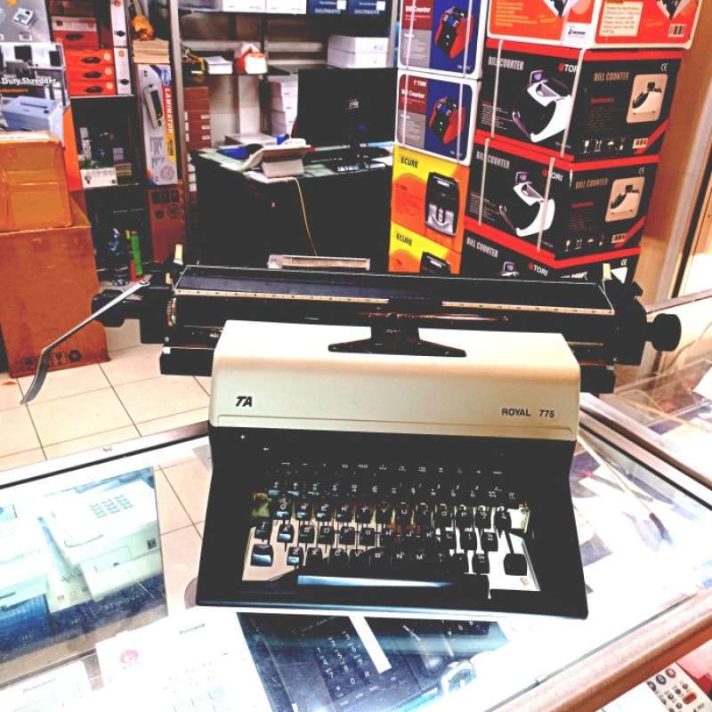 Promo Mesin Tik Manual Royal 775 18inc Diskon 7% Di Seller Sn Market ...