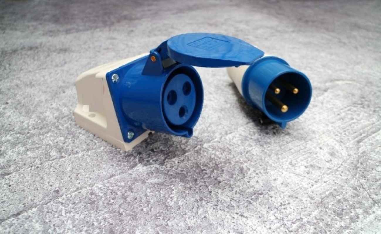 Jual Plug Soket Sm 3 X 32a Surface Mounting / Soket Industri Di Seller ...