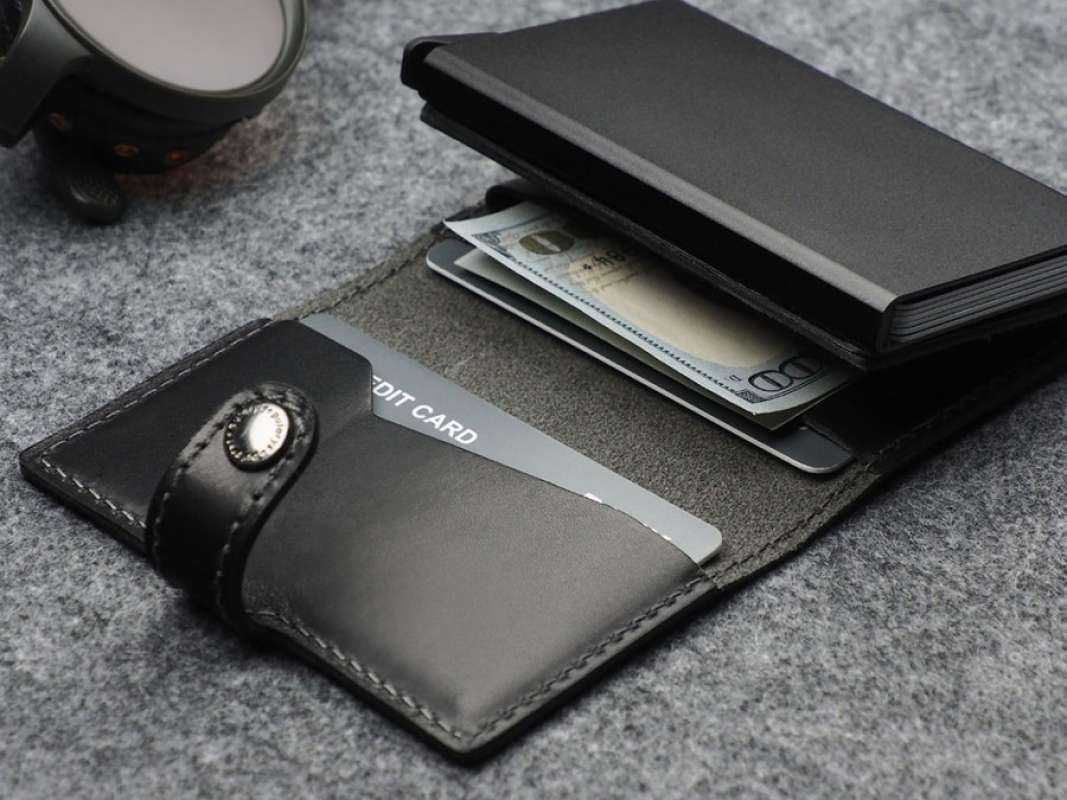 Jual Pularys Hugo Rfid Wallet - Insider Line (nomad Leather. 8 Kartu Dan Uang Kertas) Di Seller ...
