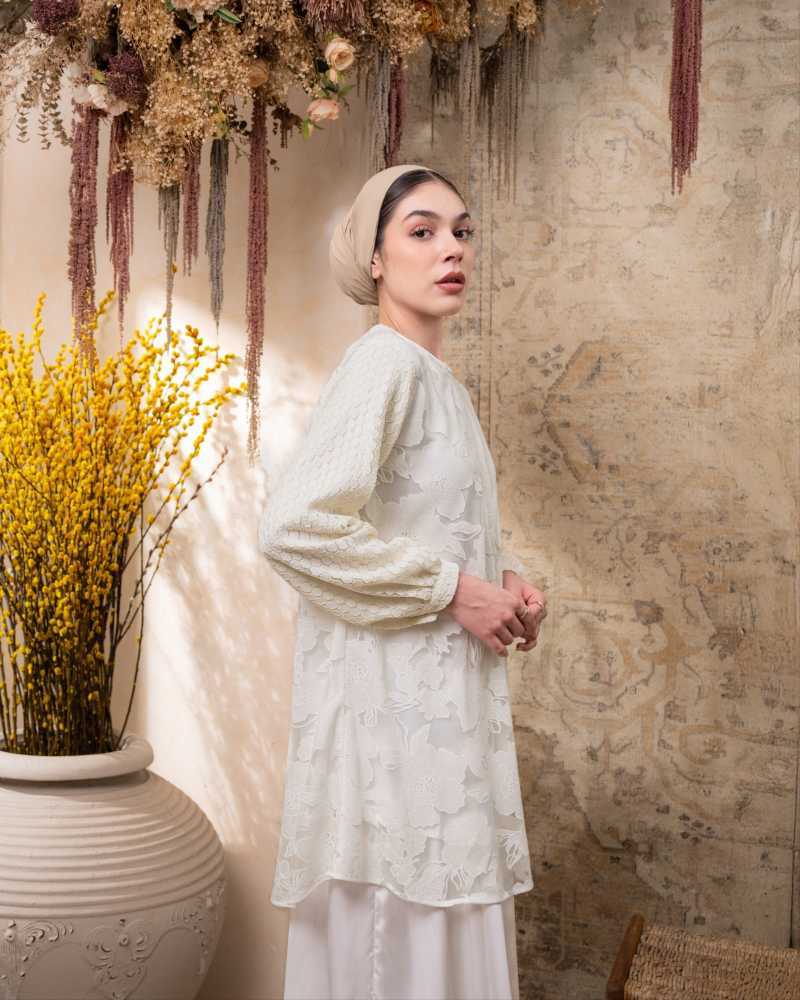 Promo Heaven Lights - Caspian Tunic Privé - Tunik Putih Wanita Muslim ...