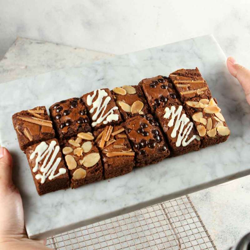 Jual Assorted Brownies - Brownies Cokelat Skat - Brownies Panggang ...