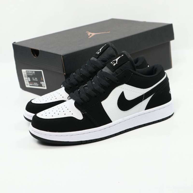 Promo Sepatu Nike Air Jordan 1 Low Black White Panda Diskon 17% Di ...