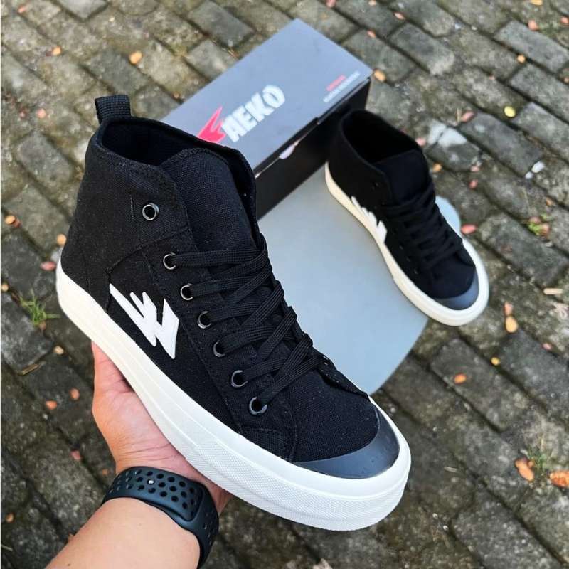 Promo Sepatu sneakers AEKOSHOES Two Years High Black White Original ...