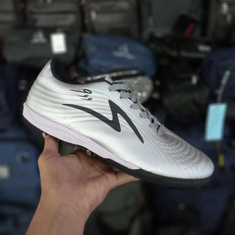 Jual Sepatu Futsal Specs Infinity Putih Gold Di Seller Pakdiduk - Tugu ...
