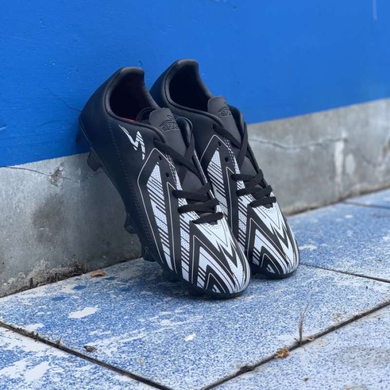 Promo Sepatu Bola Specs Original Dime Black White New Arrival 2022 - 42 ...
