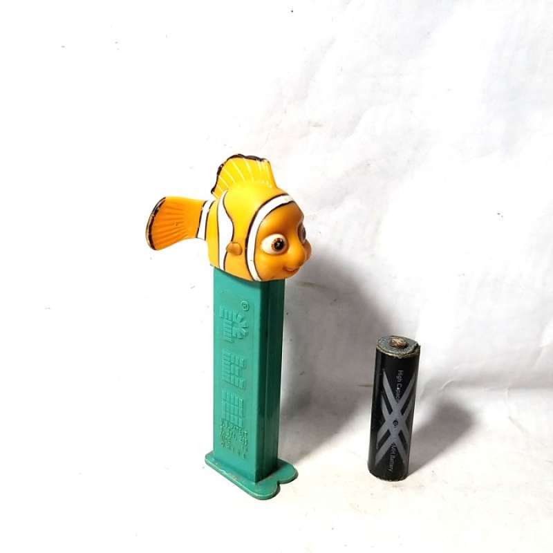 Jual Pez Finding Nemo Dory Clown Fish Pixar Disney Candy Dispenser Old ...