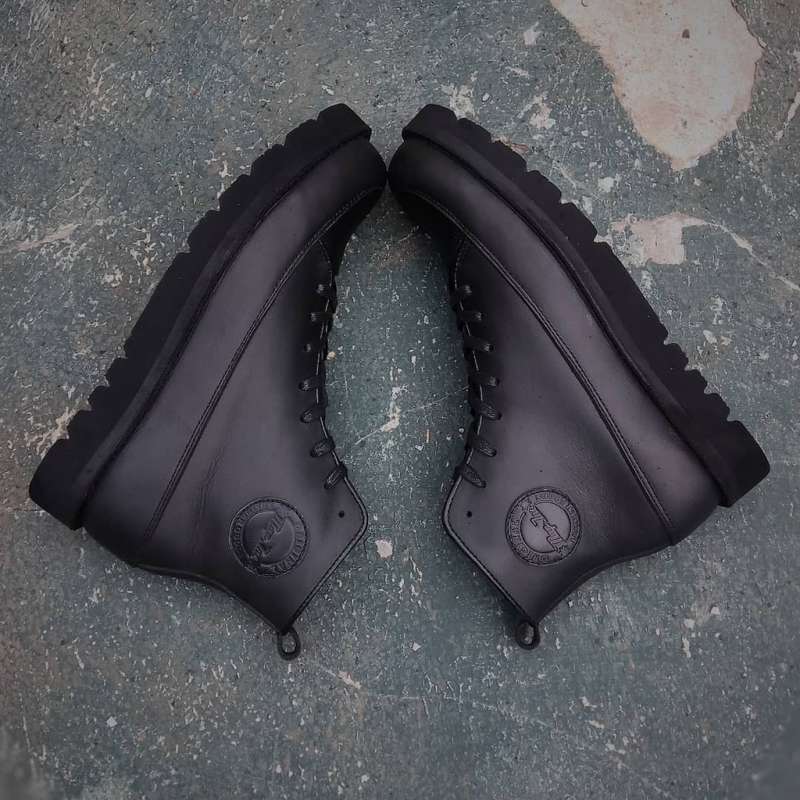 Promo Crewger Lexus Full Black Sepatu Boots Sneakers Pria Kulit Asli ...