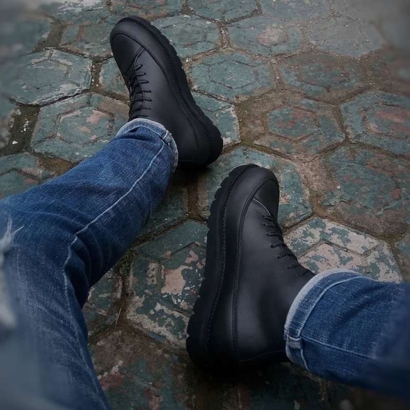 Promo Crewger Lexus Full Black Sepatu Boots Sneakers Pria Kulit Asli ...