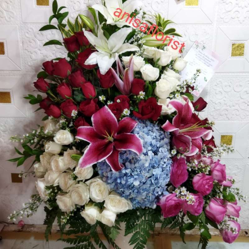 Promo Rangkaian Bunga Meja. Mawar& Lili. Untuk Ulang Tahun/selamat ...