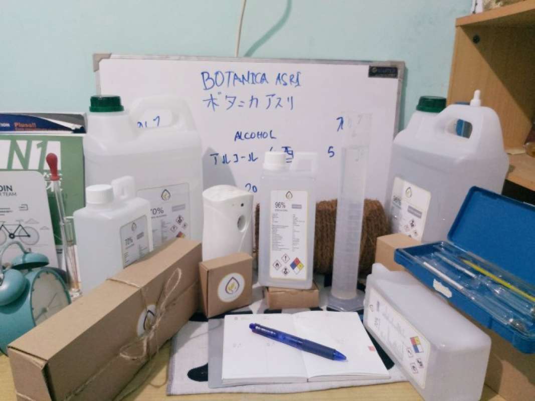 Jual Aquadest 20 Liter Ph 7 Tds 0 Pro Analysis (pa) Quality Aquades Di ...