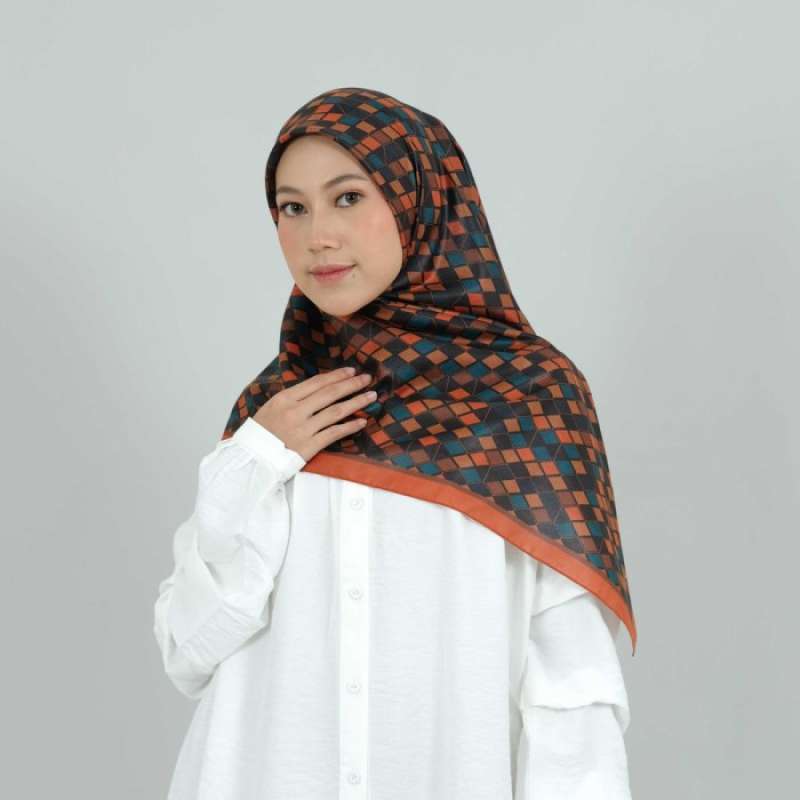 Promo Hijab Deenay X Alya Rohali Carissa Gold - Burnt Orange Diskon 23% ...