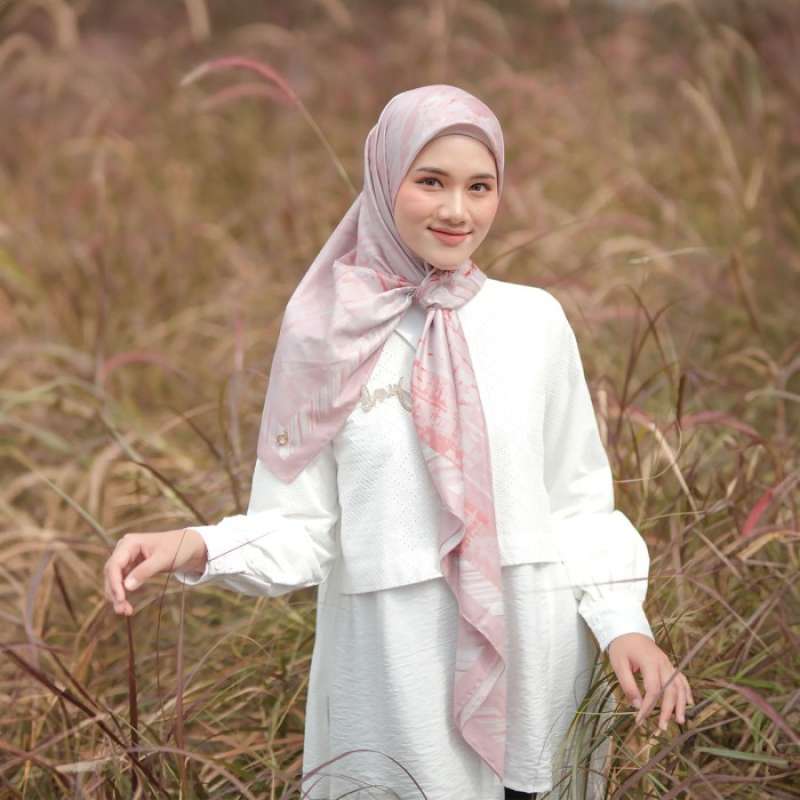 Promo Hijab Motif Segi Empat Deenay Lavina Series - Sage Diskon 23% Di Seller Lotus Store ...