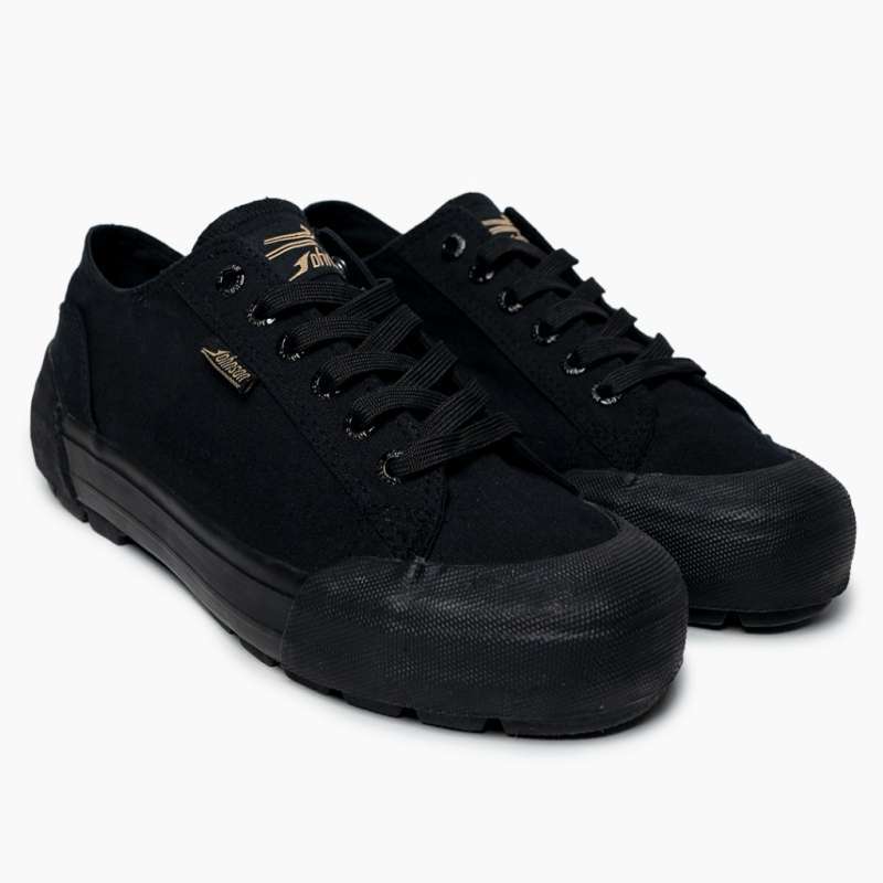 Jual Sepatu Sneakers Johnson - Star Lowcut (lc) All Black - 41 Di ...