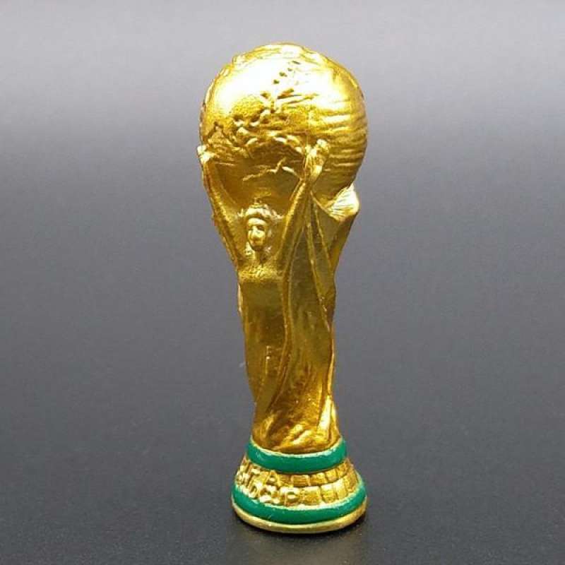 Jual Soccerwe Soccer Football World Cup Trophy Action Figure 7 cm di ...