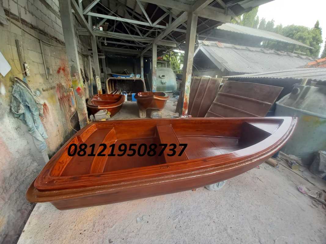 Jual Perahu Sampan Kpasitas 5 Orang Model Kayu/perahu Sampan Castem ...