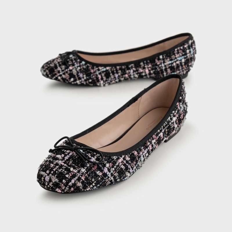 Promo Essentials Flat Shoes Oviza Black Diskon 26% di Seller House of ...