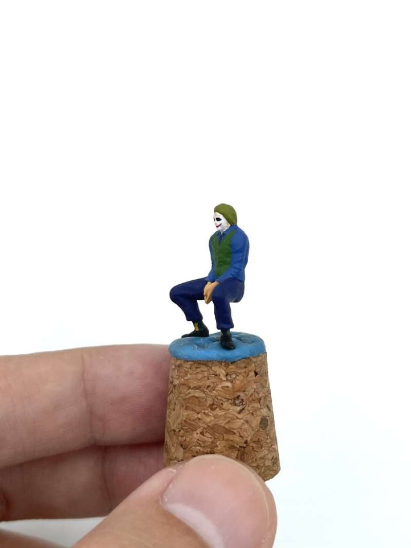Promo Figure joker duduk skala 1/64 hotwheels inno 64 tarmac KS50 ...