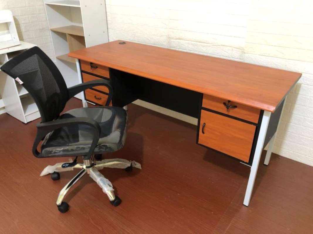 Jual Set Meja Kerja Kantor 1 Biro Kaki Besi Dan Kursi Jaring Murah ...