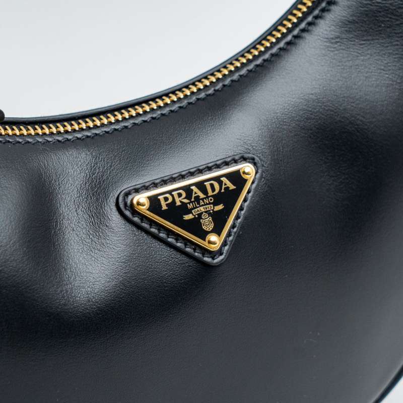 Jual Prada Arqué Leather Shoulder Bag Black Di Seller Voila.id ...
