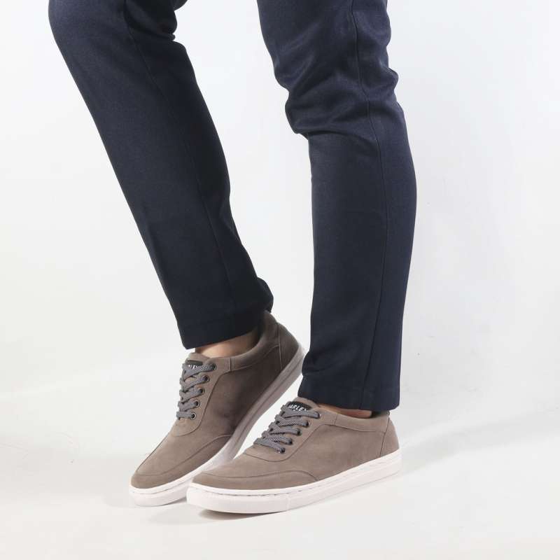 Promo Sepatu Sneakers Pria Casual Kets Kerja - Alva 10 Warna Abu Bahan Suede - 41 Diskon 27% Di ...