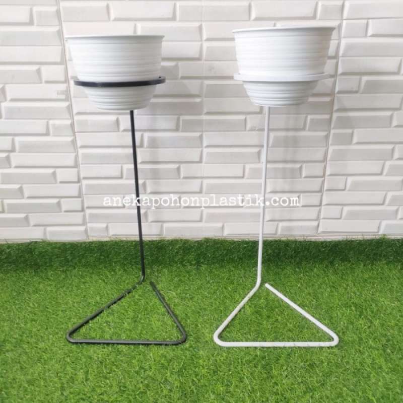 Promo Standing Pot Besi Kaki Tiga T60cm + Vas Tawon Plastik Putih D21cm ...