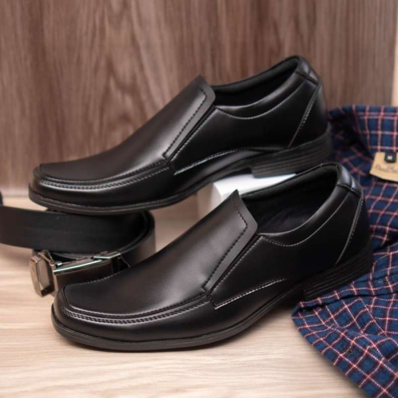 Jual Paulmay - Sepatu Formal Kerja Pria Venesia 25 - Slip On Black - 43 ...