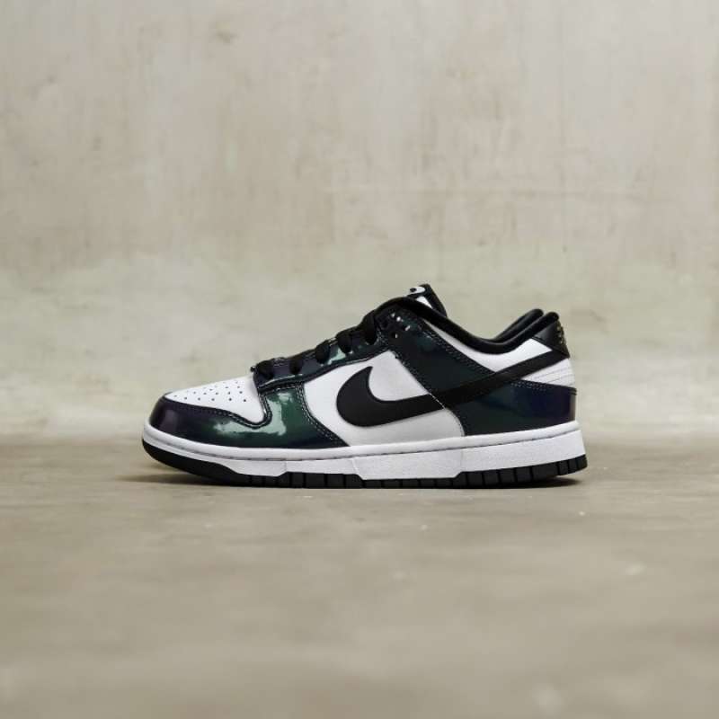 Jual Sepatu Nike Sb Dunk Low Chameleon White Sneaker 100% Original - 40 ...