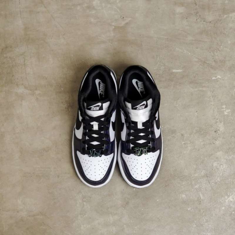 Jual Sepatu Nike Sb Dunk Low Chameleon White Sneaker 100% Original - 40 ...