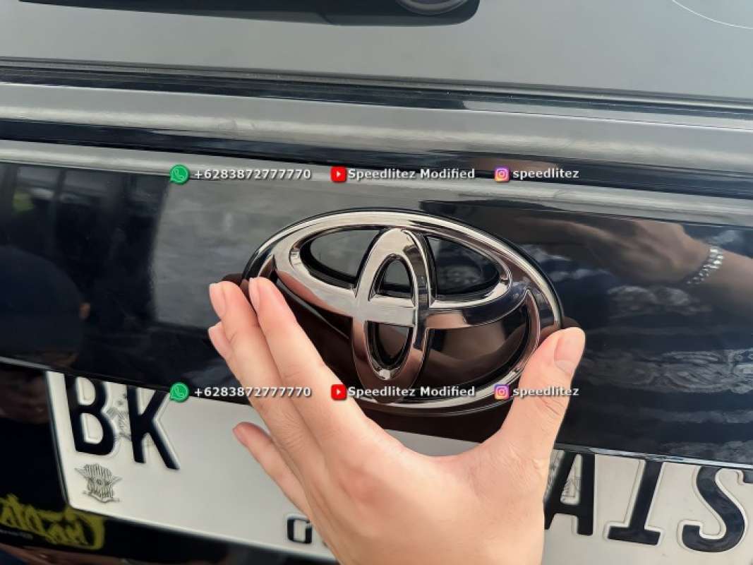 Promo Logo Black Chrome Belakang Toyota Innova Zenix 2022 Emblem Logo ...