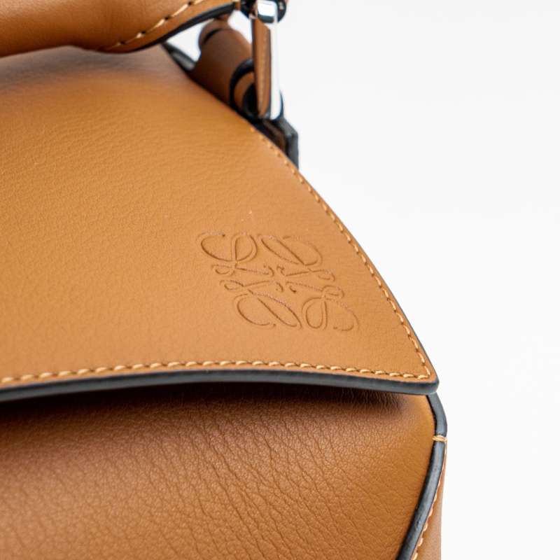 Promo Loewe Large Puzzle Bag in Classic Calfskin Tan Diskon 30% di ...