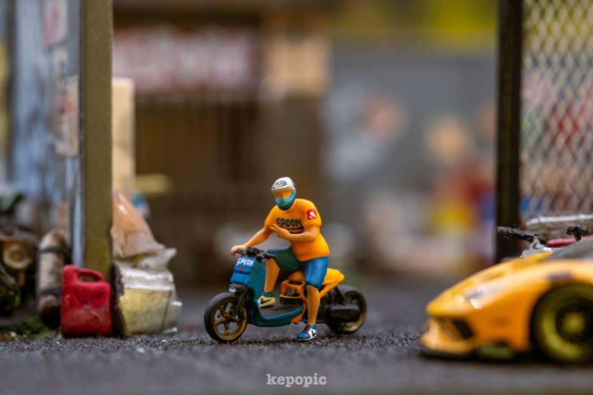 Promo Figure spoon zoomer x with rider skala 1/64 hotwheels time micro ...