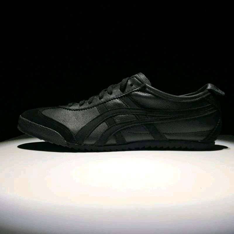 Rekomendasi Jaket Onitsuka Tiger agar Tampilan Gak Monoton - Blibli Friends