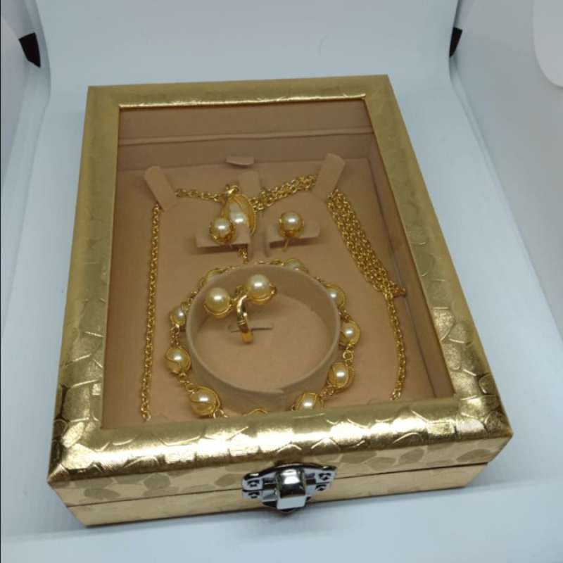 Promo Kotak Set Periasan Kulit Kaca P 15,5 x L 12 x T 4,5 Cm Emas ...