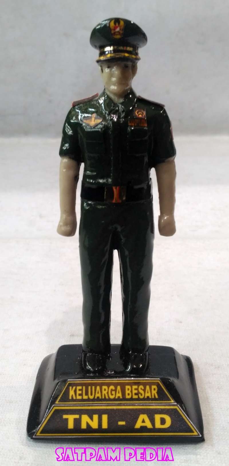 Jual Miniatur Patung Polisi Full - Miniatur Patung Tni Full - Polisi Di ...