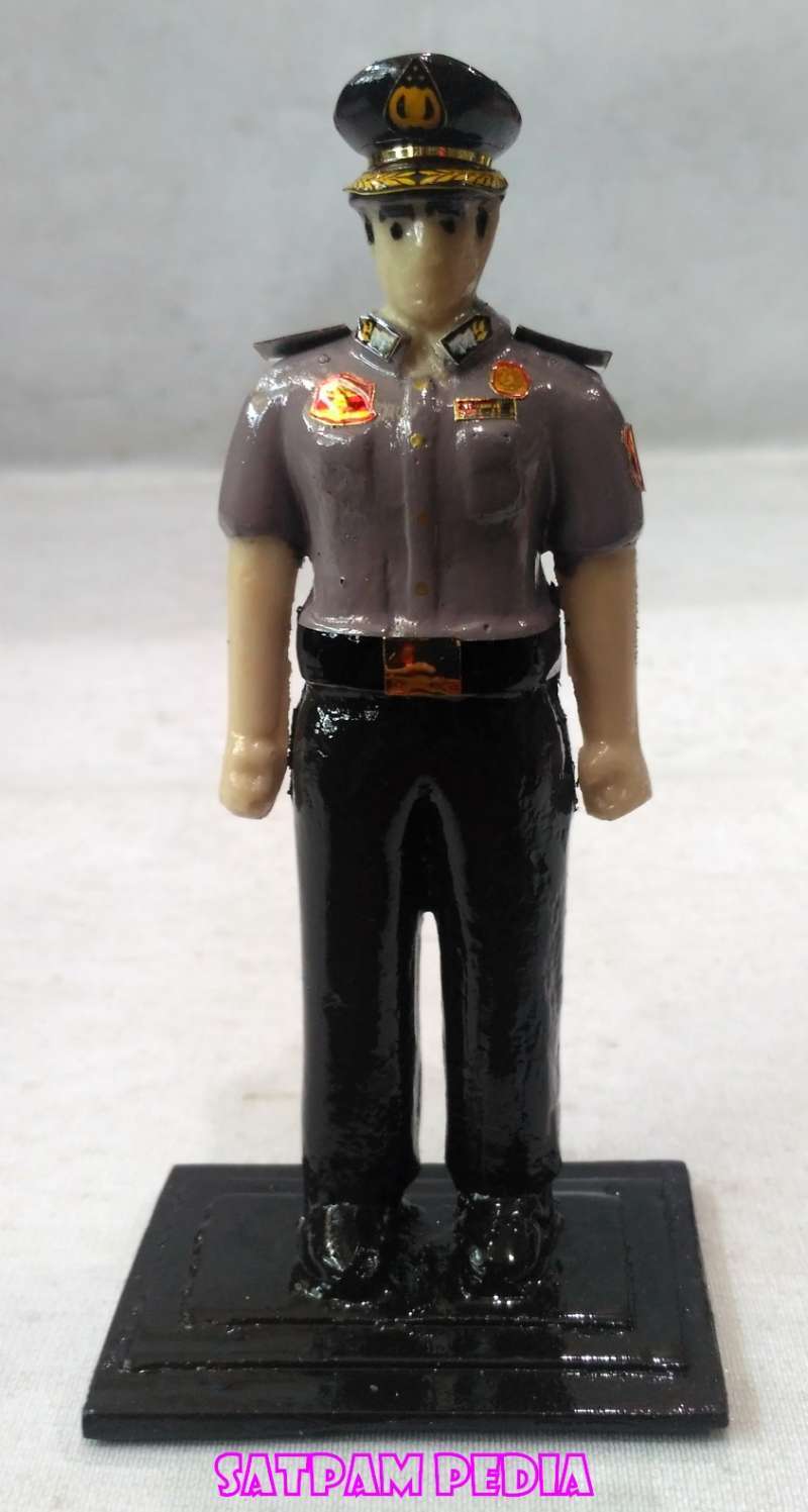 Jual Miniatur Patung Polisi Full - Miniatur Patung Tni Full - Polisi Di ...