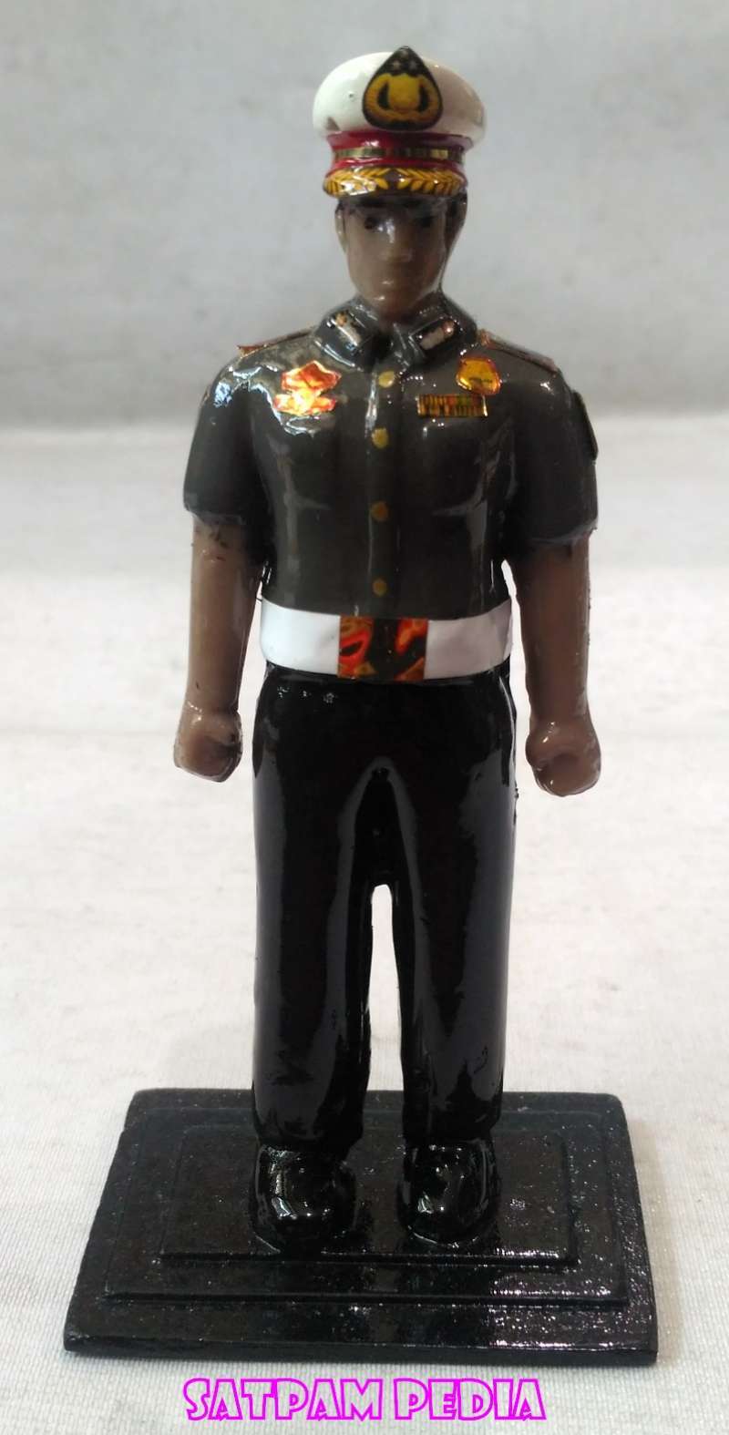 Jual Miniatur Patung Polisi Full - Miniatur Patung Tni Full - Polantas ...